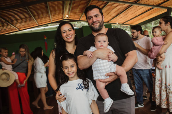 Laura Guth Estevão comemora 4 anos com festa animada na natureza ...