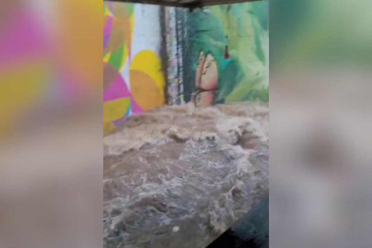 Vídeo: Beco do Batman vira rio durante tempestade em São Paulo