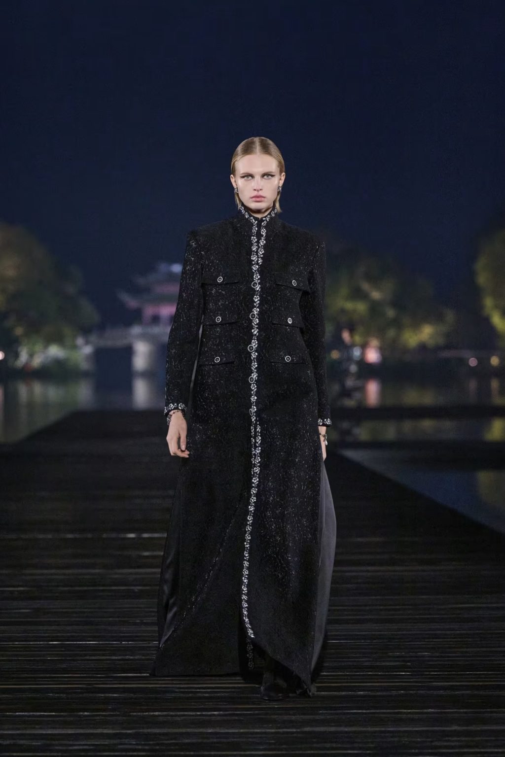 Em Paris, Fernanda Torres prestigia desfile de alta-costura da Chanel ... Em Paris, Fernanda Torres prestigia desfile de alta-costura da Chanel ...