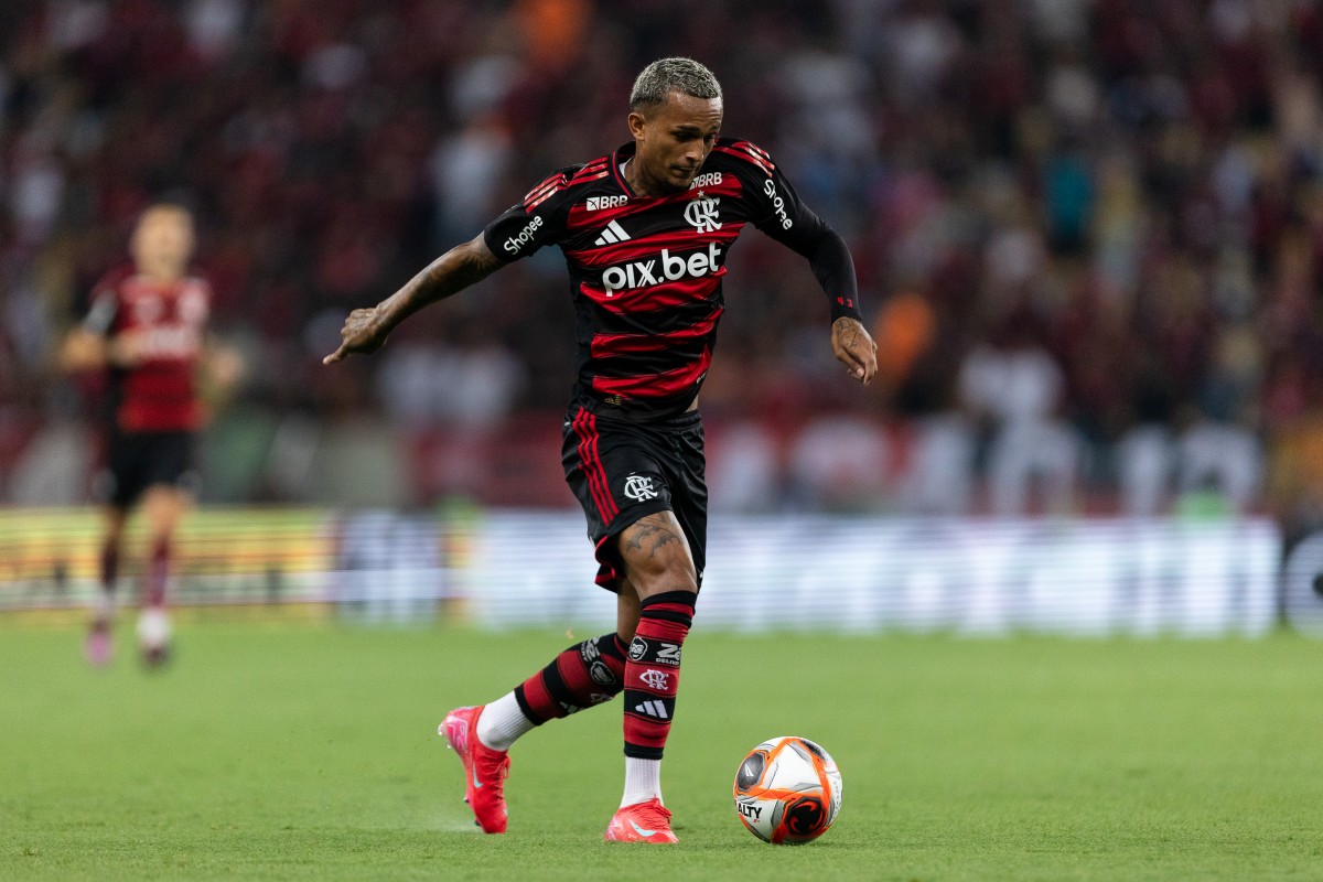 Destaque do Flamengo, Wesley é cara nova na Seleção para jogo no DF