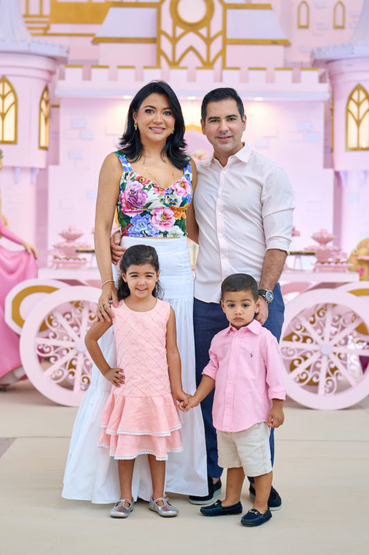 Clarice Lagares celebra 4 anos da filha Olívia com festa de princesas