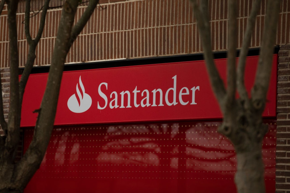 Santander é denunciado por terceirização e fechamento de agências