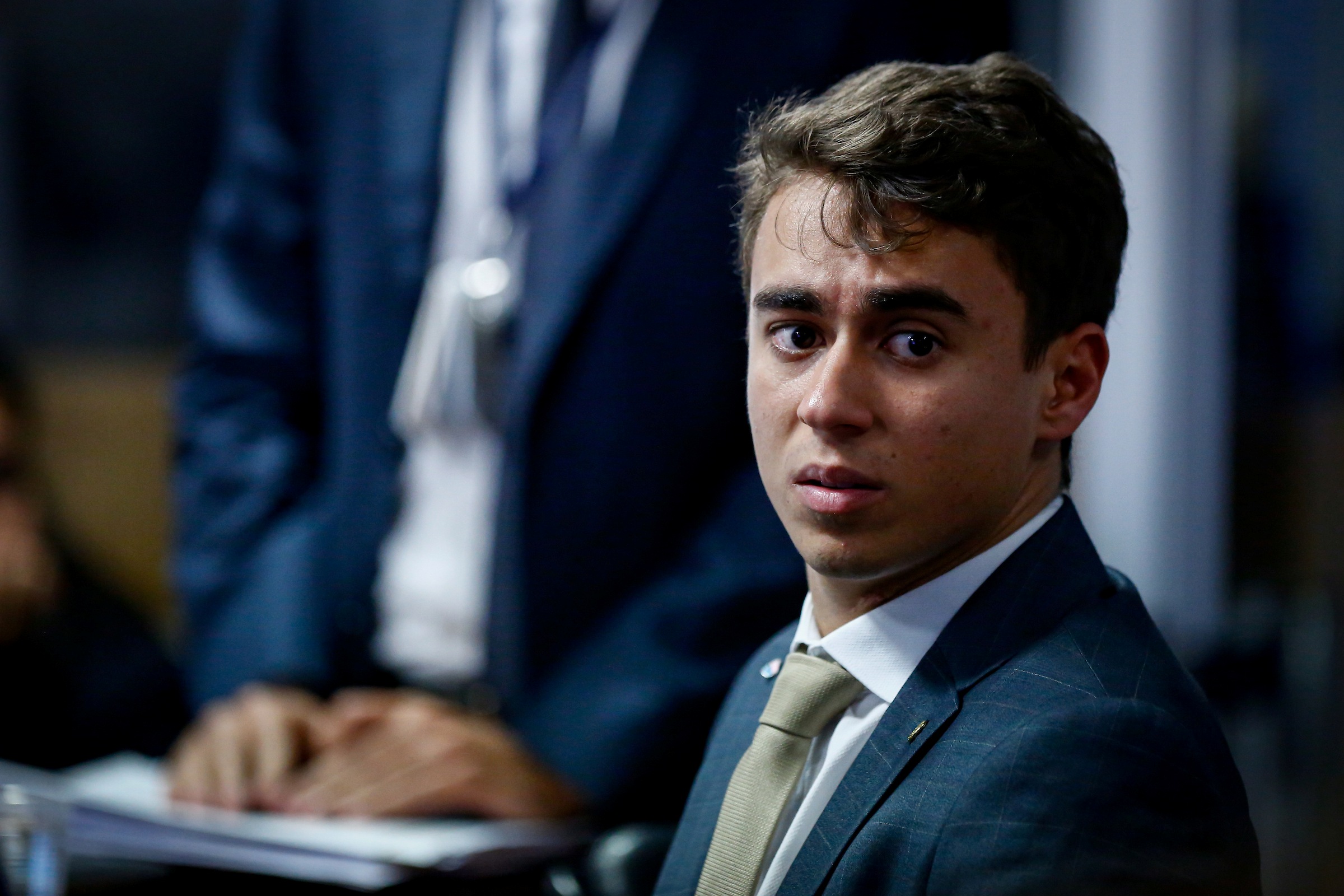Atriz que sugeriu “fuzilamento” de Nikolas é alvo de operação