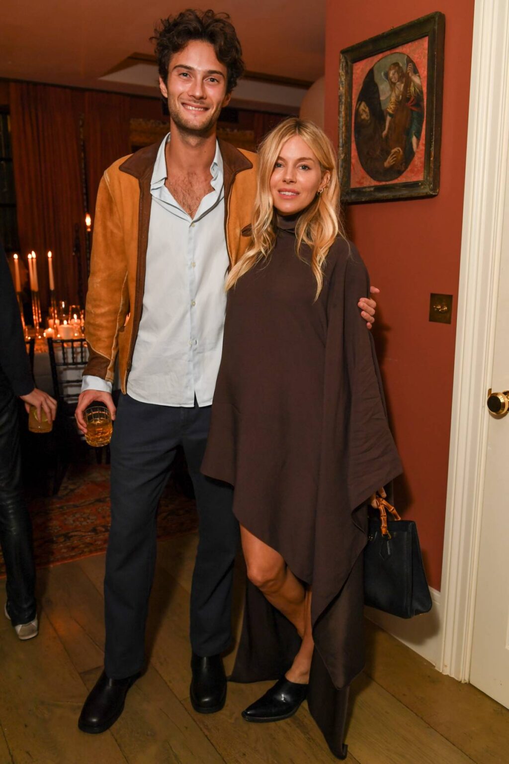 Sienna Miller anuncia 3ª gravidez; relembre a trajetória da it girl